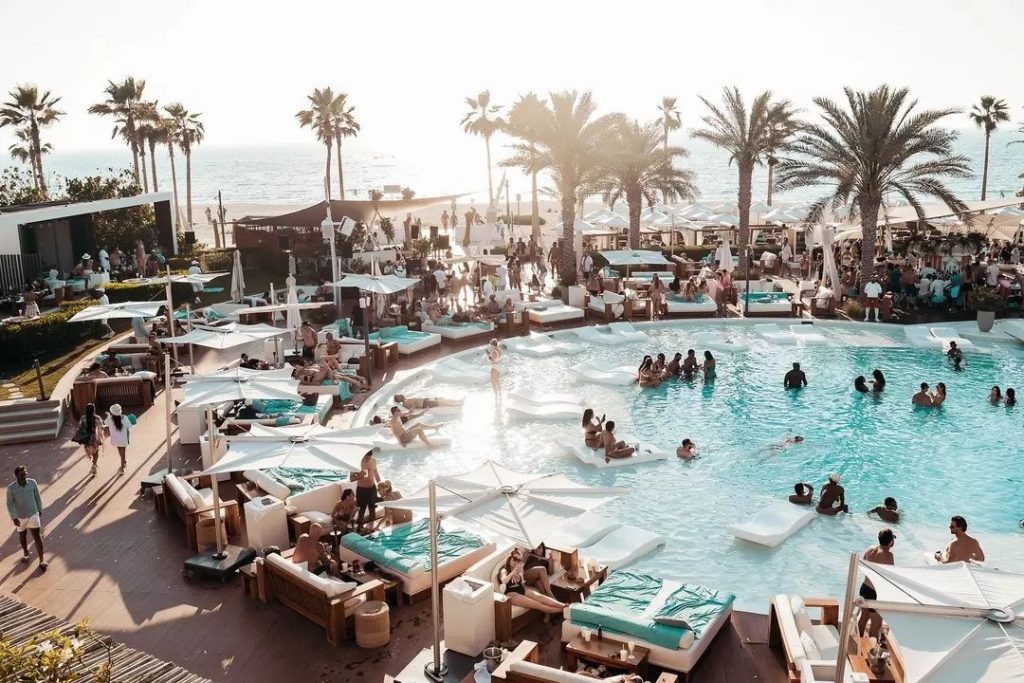 11 Delightful Beach and Pool Brunch In Dubai