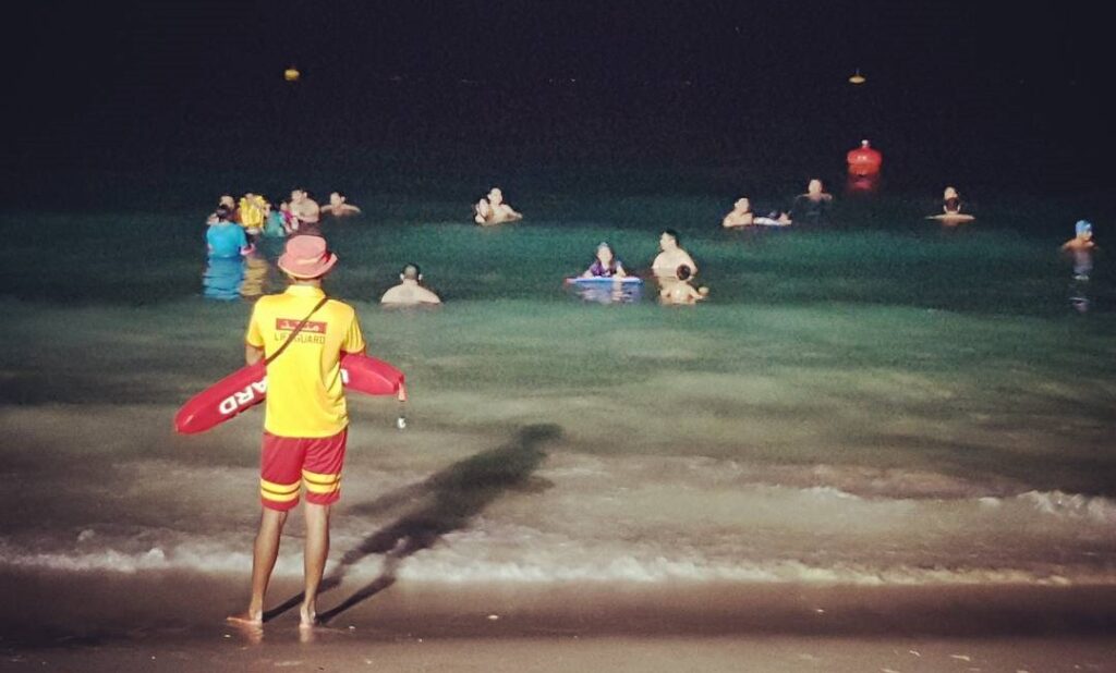 Umm Suqeim Night Swimming Beach | Travel Taste Discover